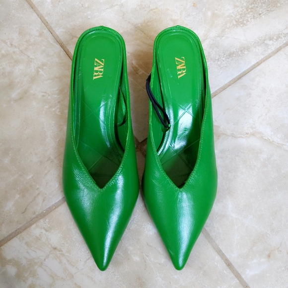 Zara | Shoes | Rare Hp Zara Kelly Kermit Green Leather Pointy Toe Mules ...